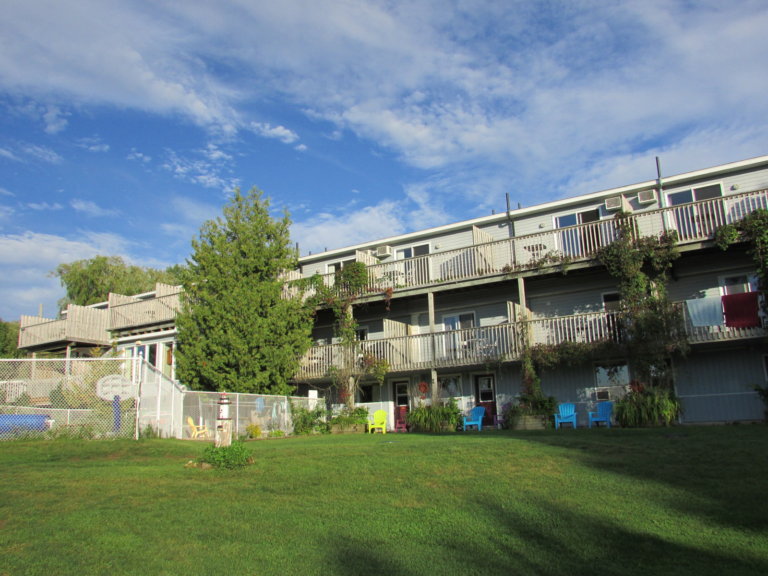Motel Back - Waterview On The Bay